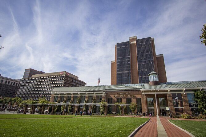 Philadelphia Murder Mystery Ben Franklin Self-Guided Quest - The Heart of the Tour: Independence Hall & Franklin Court
