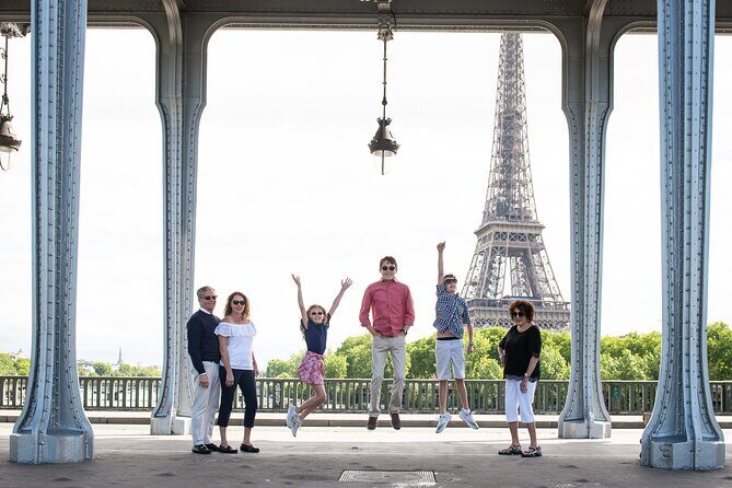 Photo shoot in the Eiffel Tower area - Practical Tips for Booking and Preparation