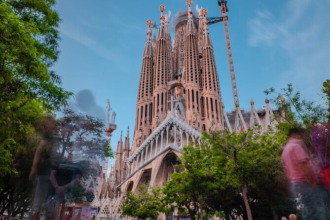 Photo Walking Tour Sagrada Familia and Gaudí in Barcelona - A Closer Look at the Itinerary