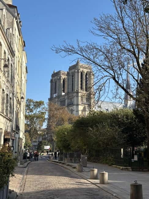 Photo Workshop in Paris sightseeing Notre Dame and Louvre - Discover Paris with a Photography Workshop