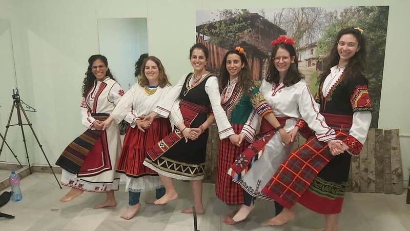 Photos with traditional costumes in Sofia - Key Points