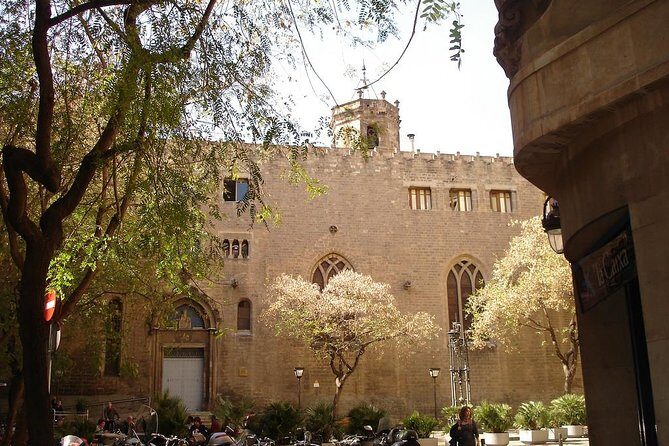 Picasso Museum & Private Walking Tour of Born or Gothic Quarter - Key Points