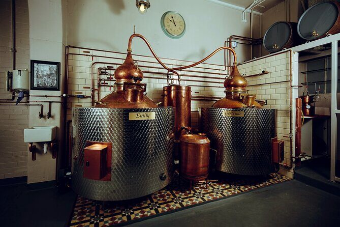 Pickering's Gin Jolly Distillery Tasting Tour - Key Points