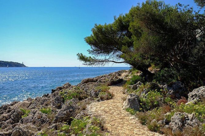 Picturesque walk from Nice to Villefranche sur Mer with pic-nic and swim - Key Points