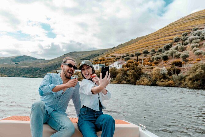 Pinhão: Electric Boat Experience 1h - Taste of Two Wines - Why This Tour Is Worth Considering