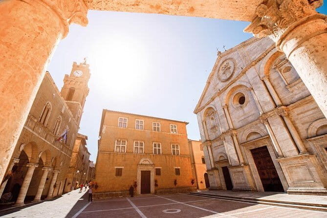 Pisa, Siena and San Gimignano Day Trip with Lunch & Wine Pairing - Pisa: The Iconic Leaning Tower