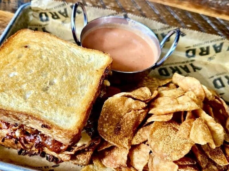 Pittsburgh Food Tour, Eat Like a Local with 6+ Tastings - The Guide Experience: Knowledge and Charm