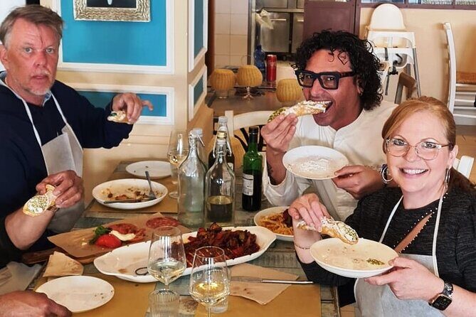 Pizza & Cannolo Making in Taormina by the Sea - The Group and Atmosphere