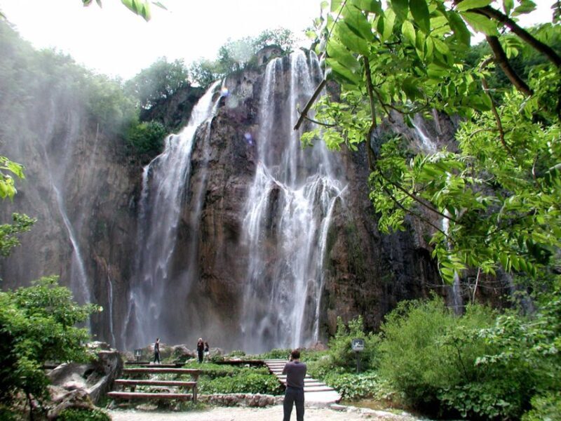 Plitvice Lakes National Park: Day Trip from Omi - The Experience of Guides and Group Dynamics
