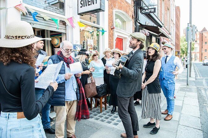 Poetry and Music Stroll Dublin - How the Music and Storytelling Enhance the Experience