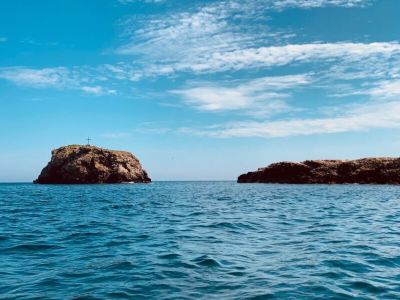 Polignano a Mare: Cave Boat Tour with Aperitif - The Crew and Guides: Making It Special