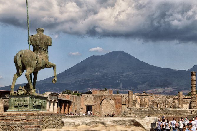 Pompeii and Naples Tour by High-Speed Train - An Organized Journey to Pompeii and Naples
