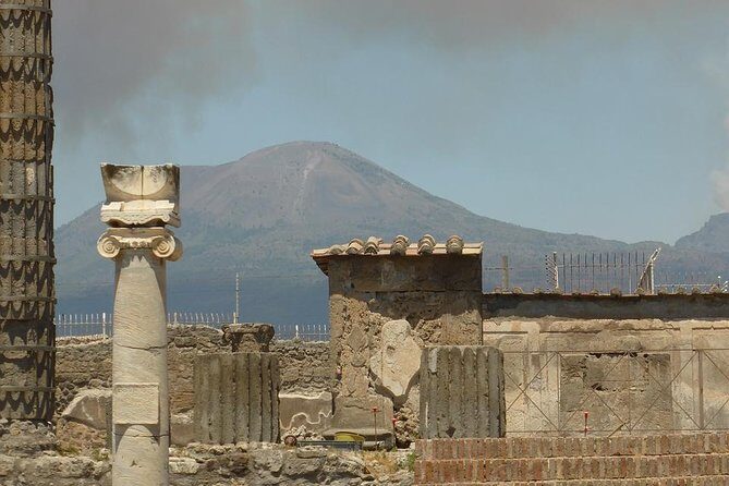 Pompeii and Naples Tour by High-Speed Train - Exploring Pompeii: A Step Back in Time
