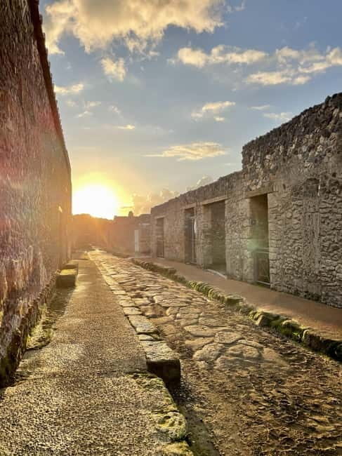 Pompeii: Exclusive Tour with Archaeologist and Entry Tickets - Authentic Insights from Travelers