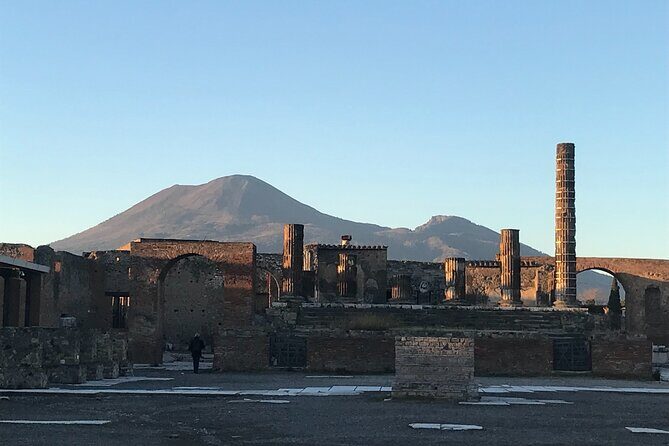 Pompeii Private Tour with expert local guide - Starting Point and First Impressions
