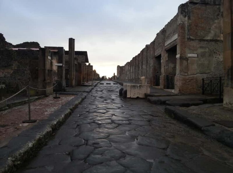 Pompeii: Semi-private tour with an Archeologist Guide - The Itinerary Breakdown
