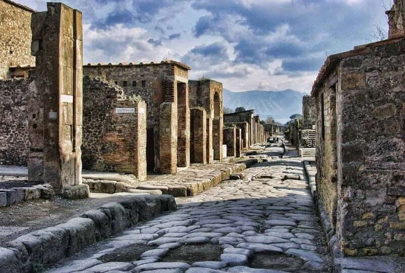 Pompeii: Skip the line ticket (art) + guide book + map - An In-Depth Look at the Pompeii Experience