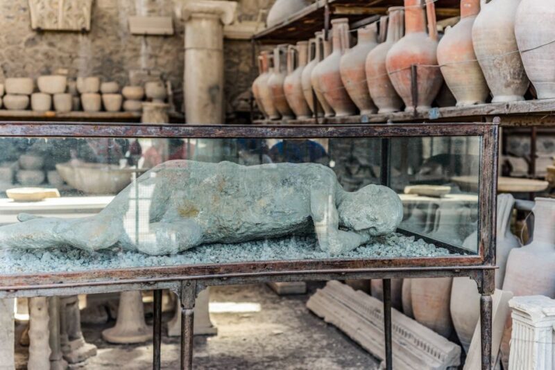 Pompeii: Small Group Tour with an Archaeologist - The Experience in Detail