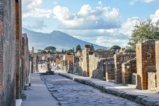 Pompeii Tour & Admission included in a Small Group - The Sum Up