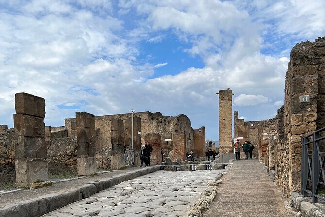 Pompeii walking tour (2hrs) - Who Should Book This Tour?