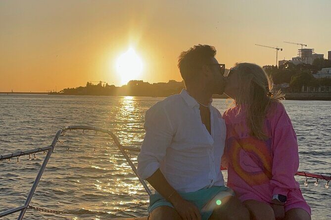 Port : 6 Bridges Cruise With Sunset option & Port wine - Key Points