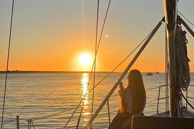 Port shared Thullium Sailboat, enjoy a magical sunset&open sail! - Key Points