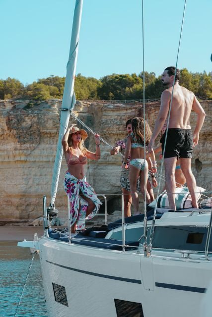 Portimao: Half-Day Sailing Yacht Cruise to the Benagil Caves - FAQs