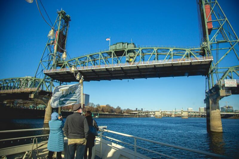 Portland: Happy Hour Sightseeing Cruise - Food and Drinks: What to Expect