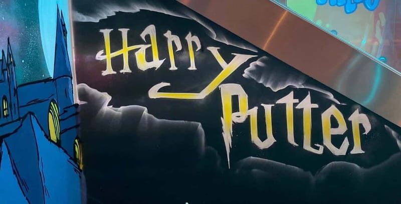 Porto: 18-Hole Indoor Mini Golf Ticket with UV Light Courses - Practical Information and Tips