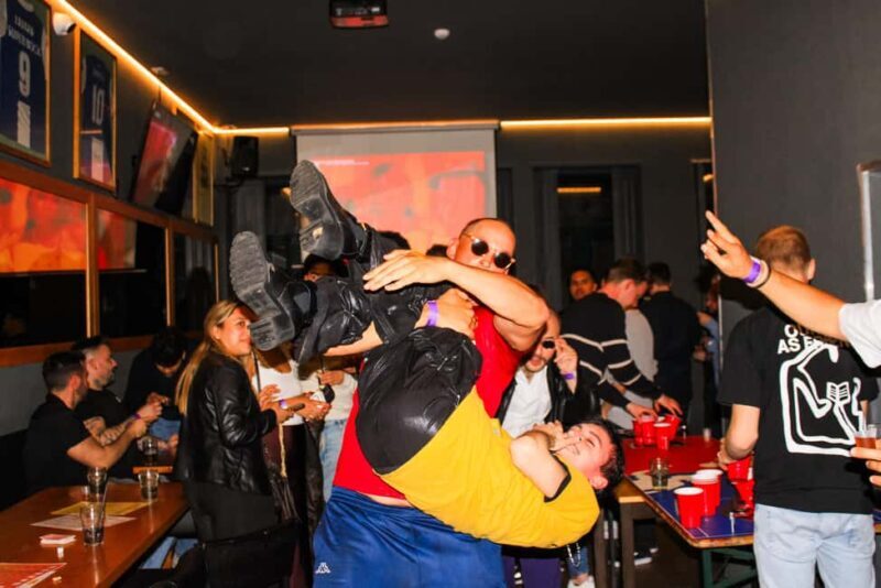 Porto: 4 Bar Pub Crawl, 7 Drinks, & Skip-the-Line Club Entry - The VIP Club Experience