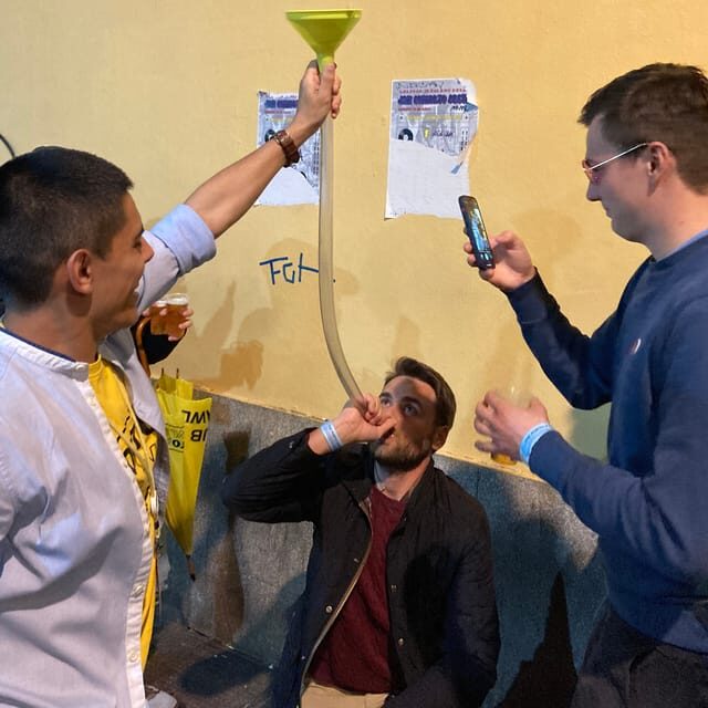 Porto: 4 Bar Pub Crawl, 7 Drinks, & Skip-the-Line Club Entry - The Atmosphere and Group Size