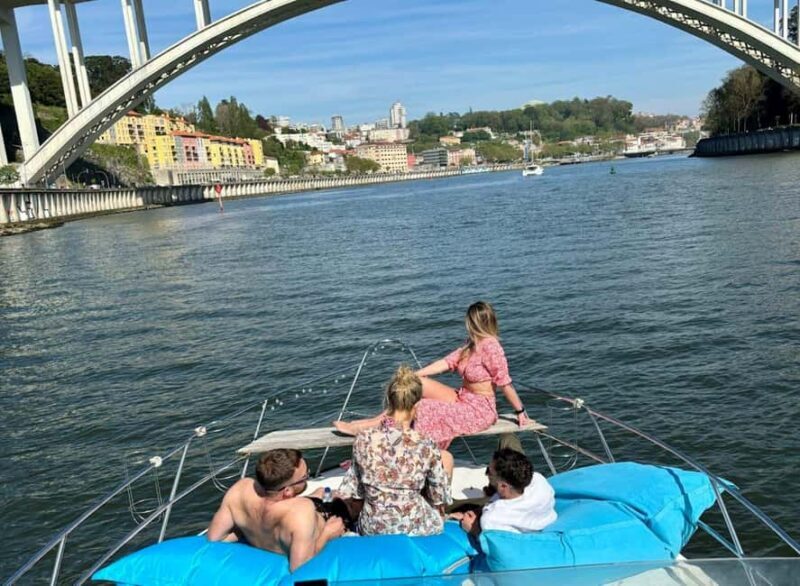 Porto: 6 Bridges Cruise, Welcome Drink & Sunset Option - Key Points