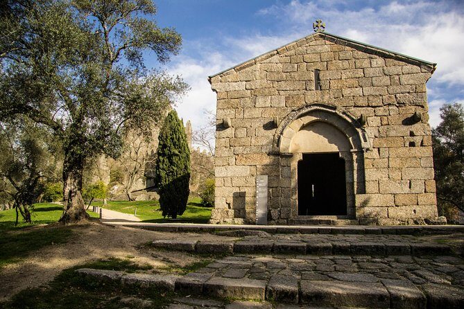 Porto: Guimaraes & Braga Small Group Tour with Lunch and Tickets - FAQ