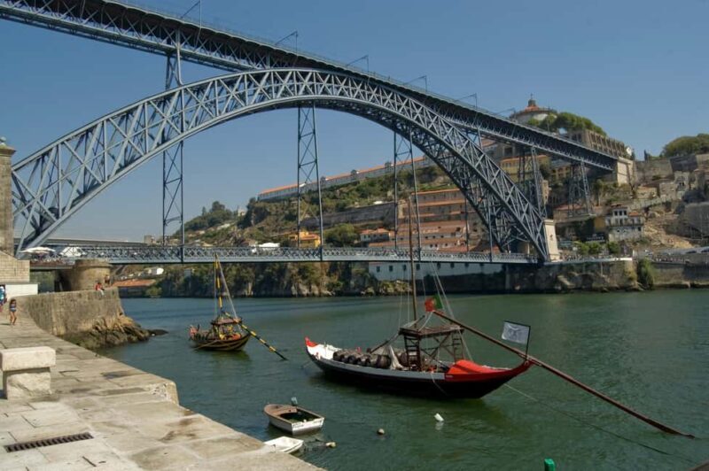 Porto Highlights and Tram - Private Tour - São Bento Station (20 minutes)