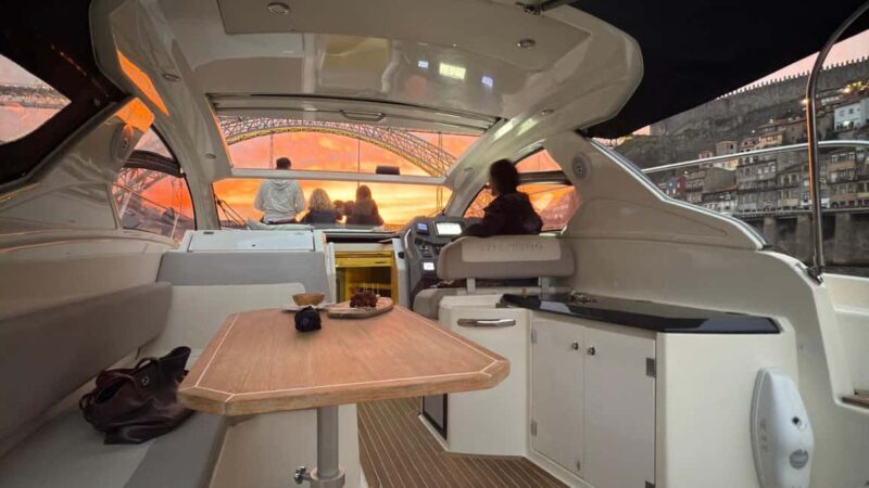 Porto: Luxury 6 Bridges Yacht Cruise with Wine & Snacks - FAQ