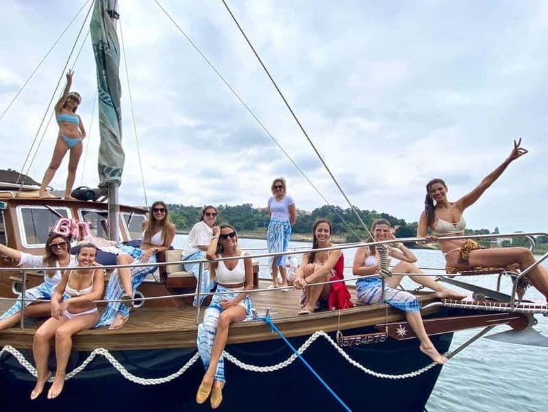 Porto : Party on Private Boat (1-10px) - Exploring the Porto Private Boat Cruise