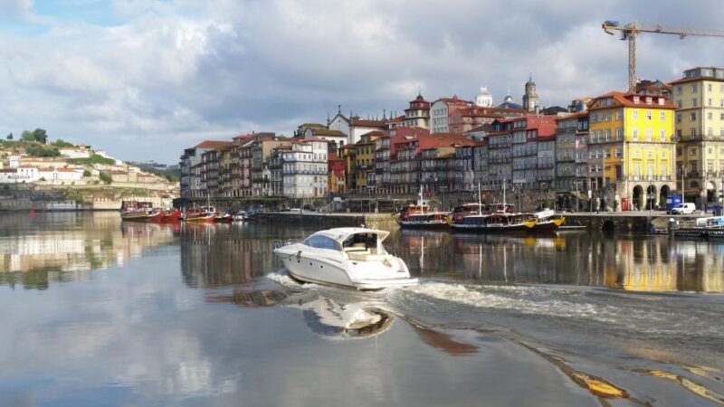 Porto: Passeio em iate privado no Douro com welcome drink - Discovering Porto from the Water: A Closer Look