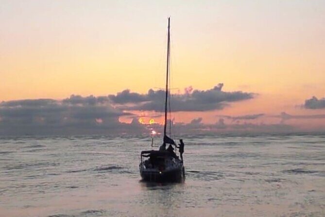 Porto: Private tour on vintage sailboat with sunset option - The Experience in Detail