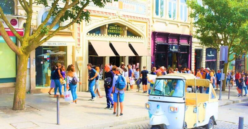 Porto: Private Tuk-Tuk Tour with Short Walks and Wine - The Vehicle and Comfort