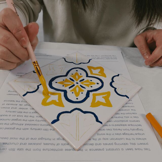Porto: Tile Painting Workshop with Porto Wine - Sé do Porto - Engaging and Authentic Experience in the Heart of Porto