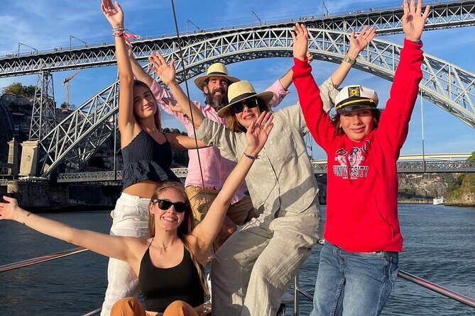 Porto: Tour on the Douro River in a Classic Boat - FAQ