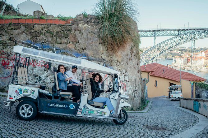 Porto Tuk Tuk: Clérigos, Seaside & Viewpoints - with Options - What We Love and What to Keep in Mind
