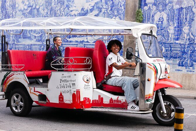 Porto: Tuk tuk vip guided tour - 1.30h - FAQs