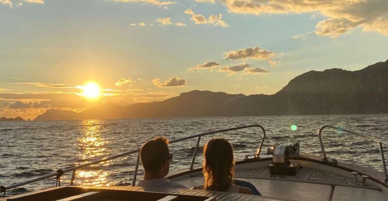 Positano: Sunset Group Boat Tour Amalfi Coast with Prosecco - Detailed Breakdown of the Experience