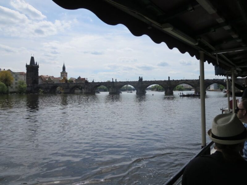Prague: 2-Hour Lunch Cruise on the Vltava River - The Experience: A Closer Look at the Cruise