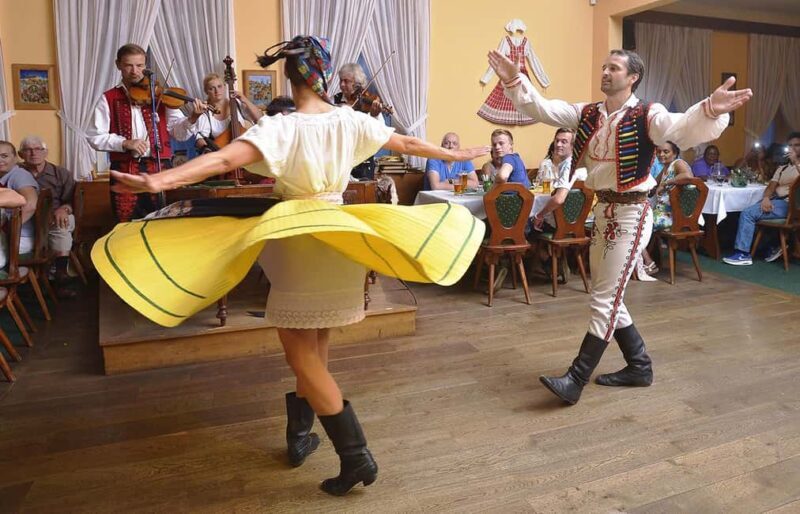 Prague: 3 Course dinner with Drinks, Folk Show & Transfers - Key Points
