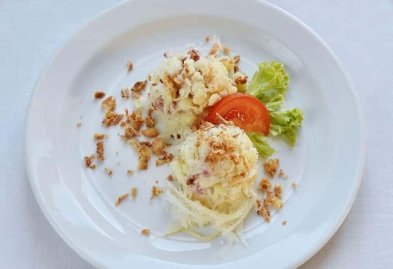 Prague: 3 Course dinner with Drinks, Folk Show & Transfers - FAQ