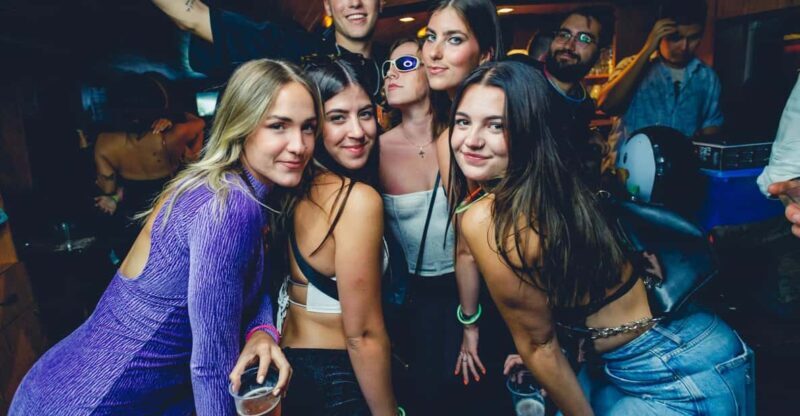 Prague: Boat Party with Unlimited Drinks & After Party Entry - Key Points