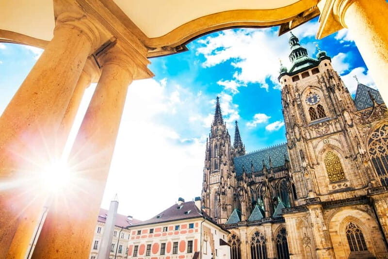 Prague Castle: 1-Hour Introduction Tour with Entry Ticket - The View and the Surroundings