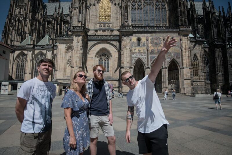 Prague: Castle Grounds & Highlights Walking Tour small-group - Key Points
